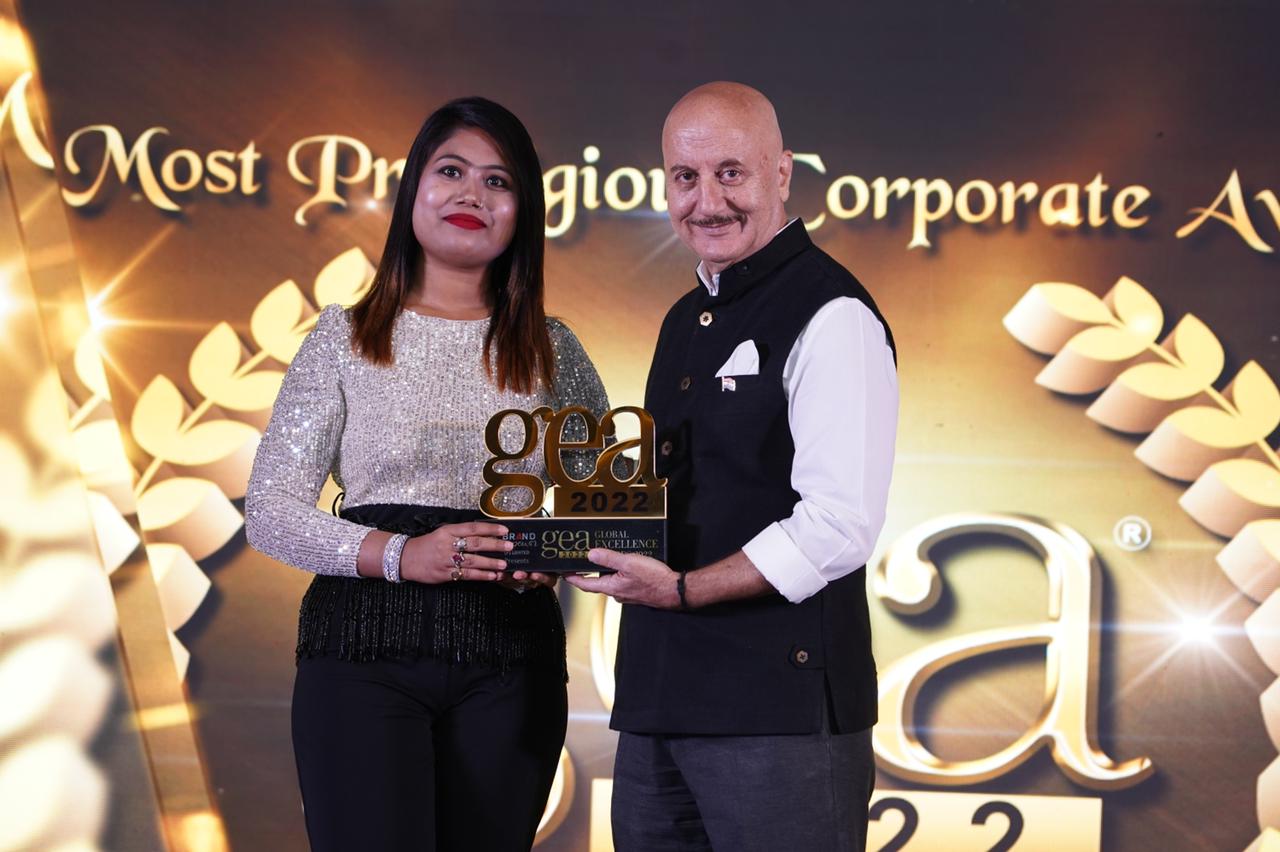 Scars to Stars: Award-Winning Celebrity Tarot Reader Guides Thousands ...